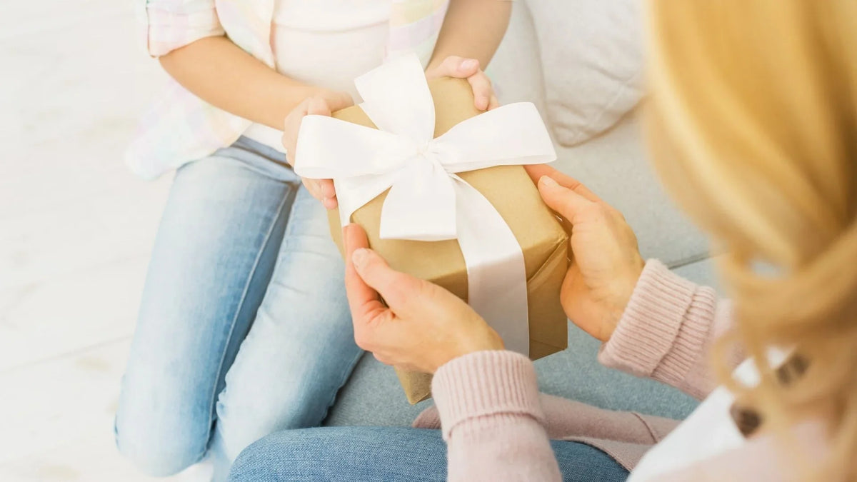 Hadiah untuk Orang Tua: 5 Alasan Sprei Jadi Pilihan Ideal – My Love Bedcover